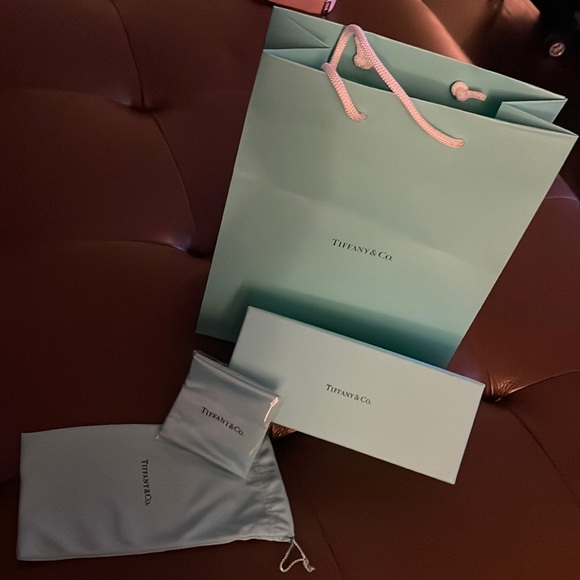 Tiffany & Co. | Accessories | Tiffany Bag Glasses Box Glasses Sleeve ...